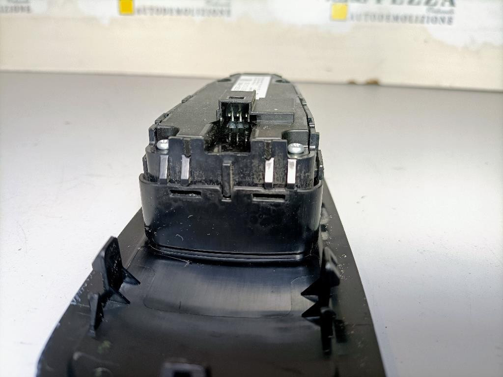 PULSANTIERA ANTERIORE SINISTRA MERCEDES Vito Serie (W447) A2059057011 (14>)