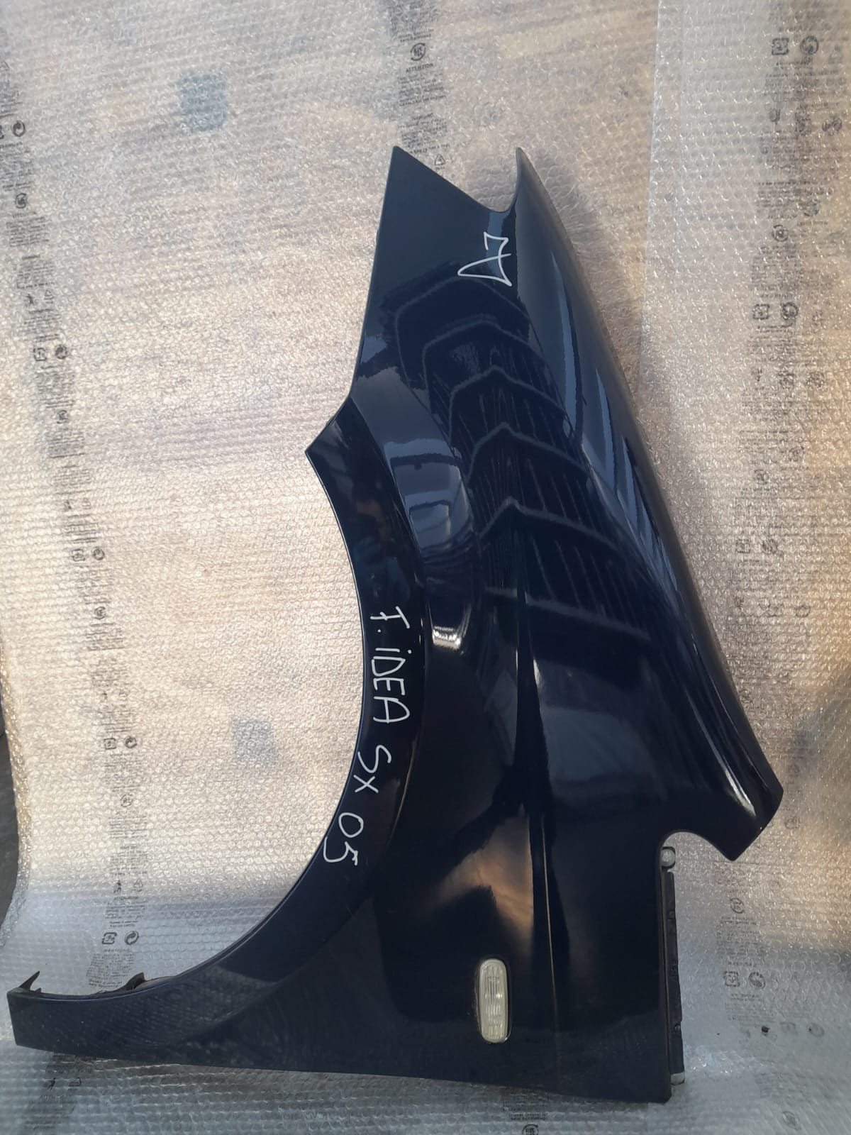 PARAFANGO ANTERIORE SINISTRO FORD Fiesta 3° Serie (99>02)