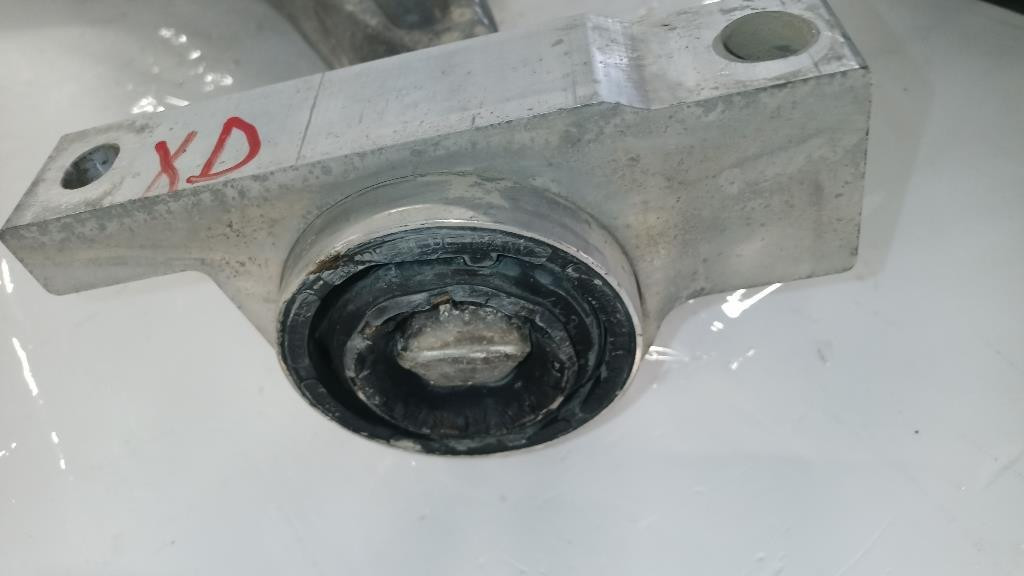 BRACCIO OSCILLANTE ANTERIORE DESTRO VOLVO XC60 Serie 32246810 (17>)