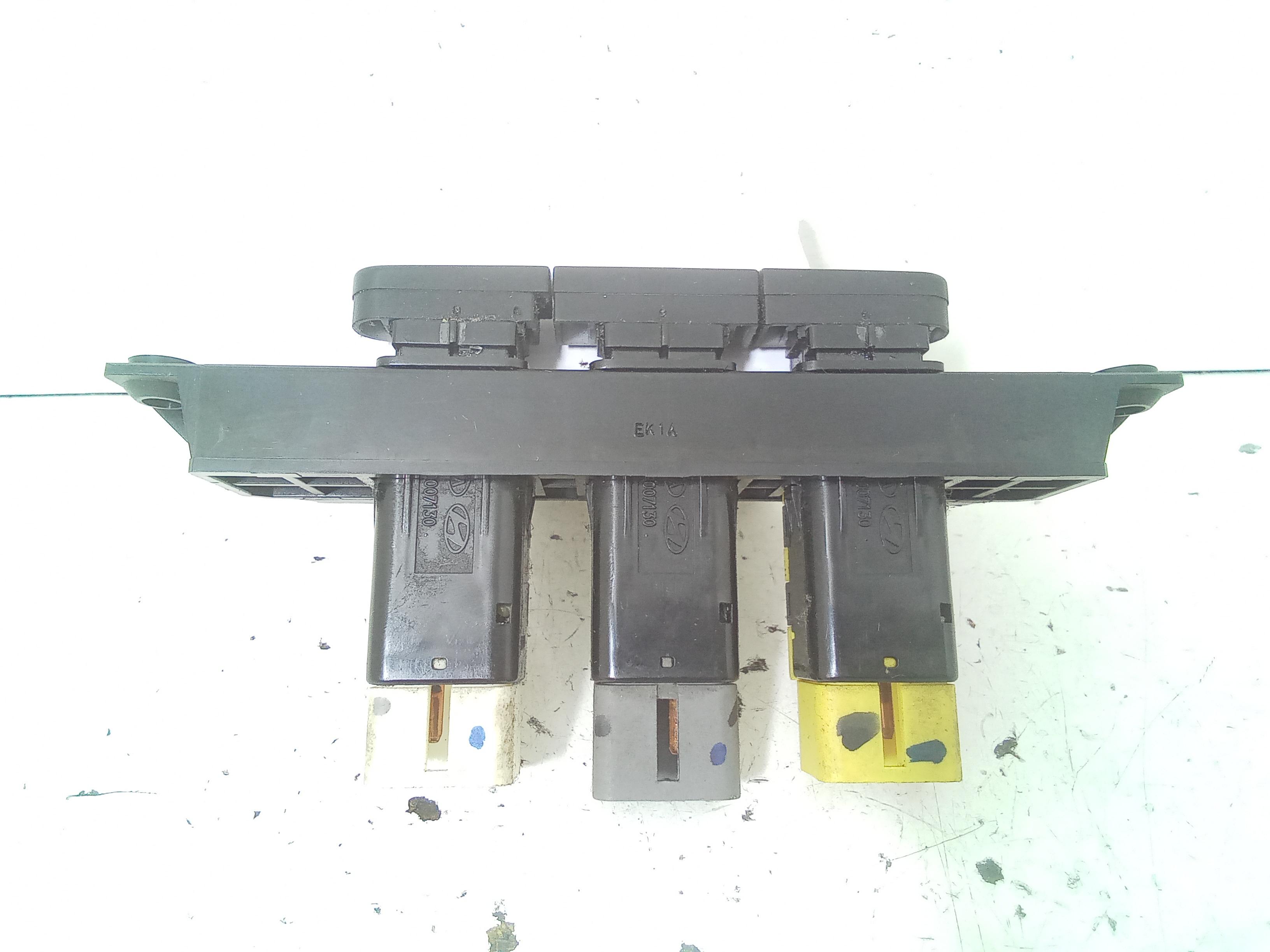 PULSANTE INTERRUTTORE SBRINA LUNOTTO POST. HYUNDAI i10 1° Serie Gahg ...