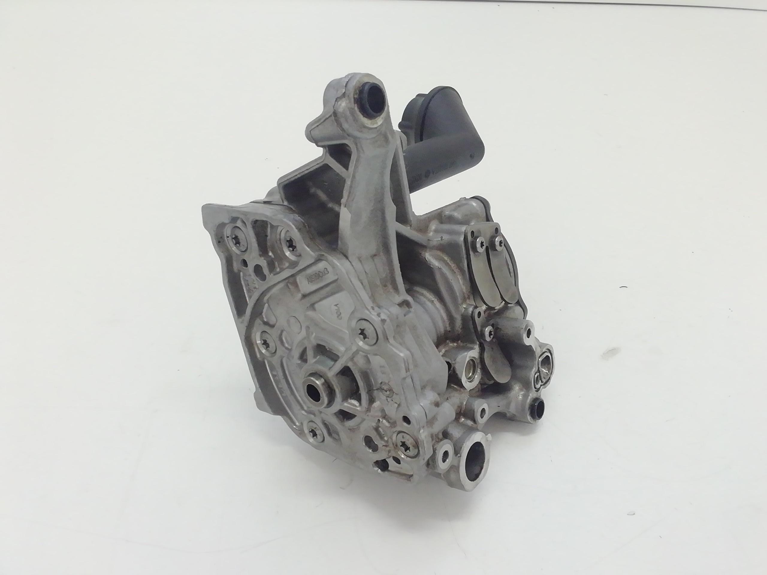 POMPA OLIO VOLKSWAGEN Golf 7 Berlina 04L145208K Diesel 1600 (12>)