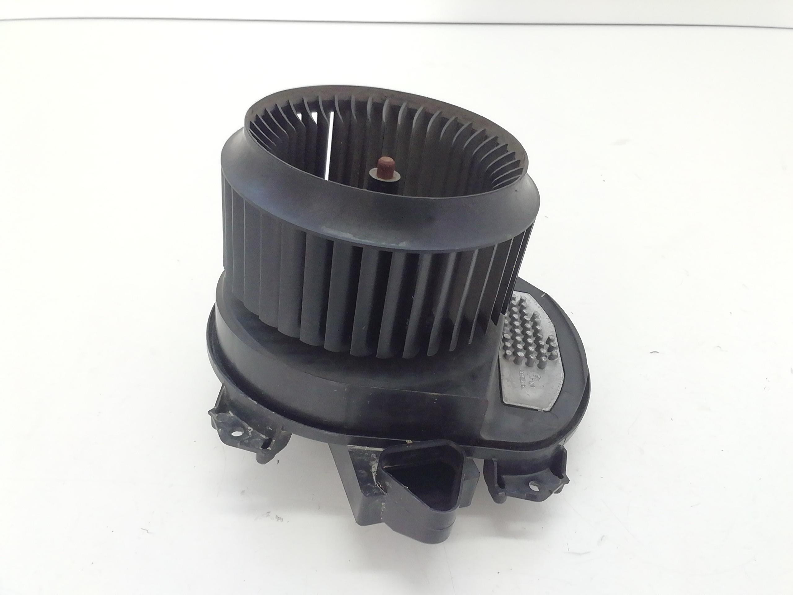 VENTOLA RISCALDAMENTO MERCEDES CLA Serie A2469061601 (13>)