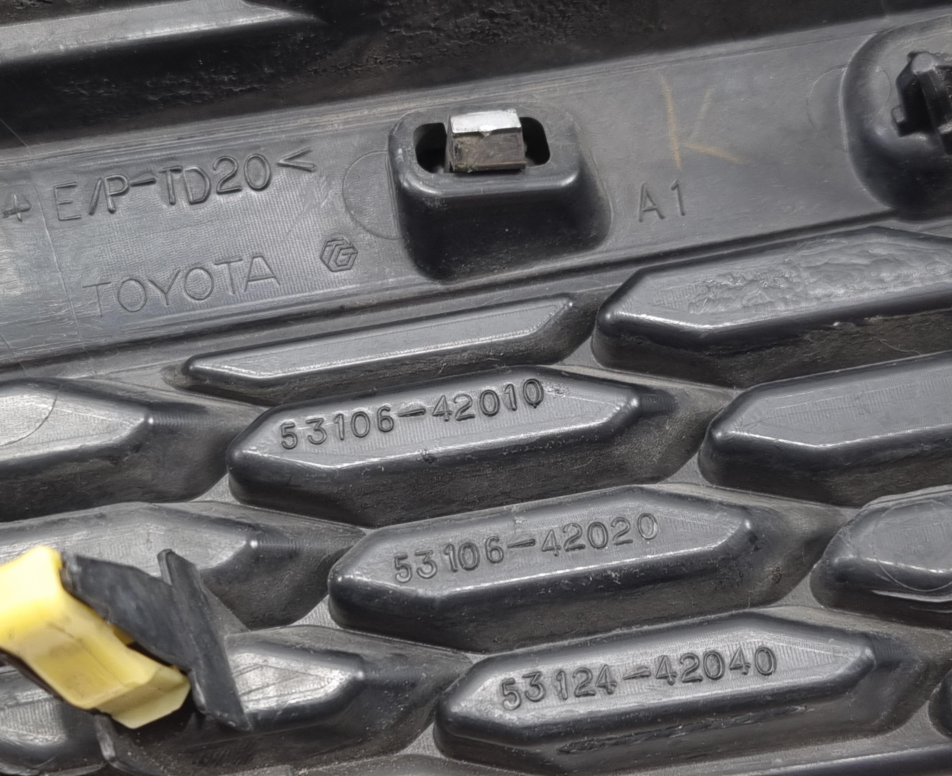 MODANATURA PARAURTI ANTERIORE TOYOTA Rav4 6° Serie 53106-42010 (12>)