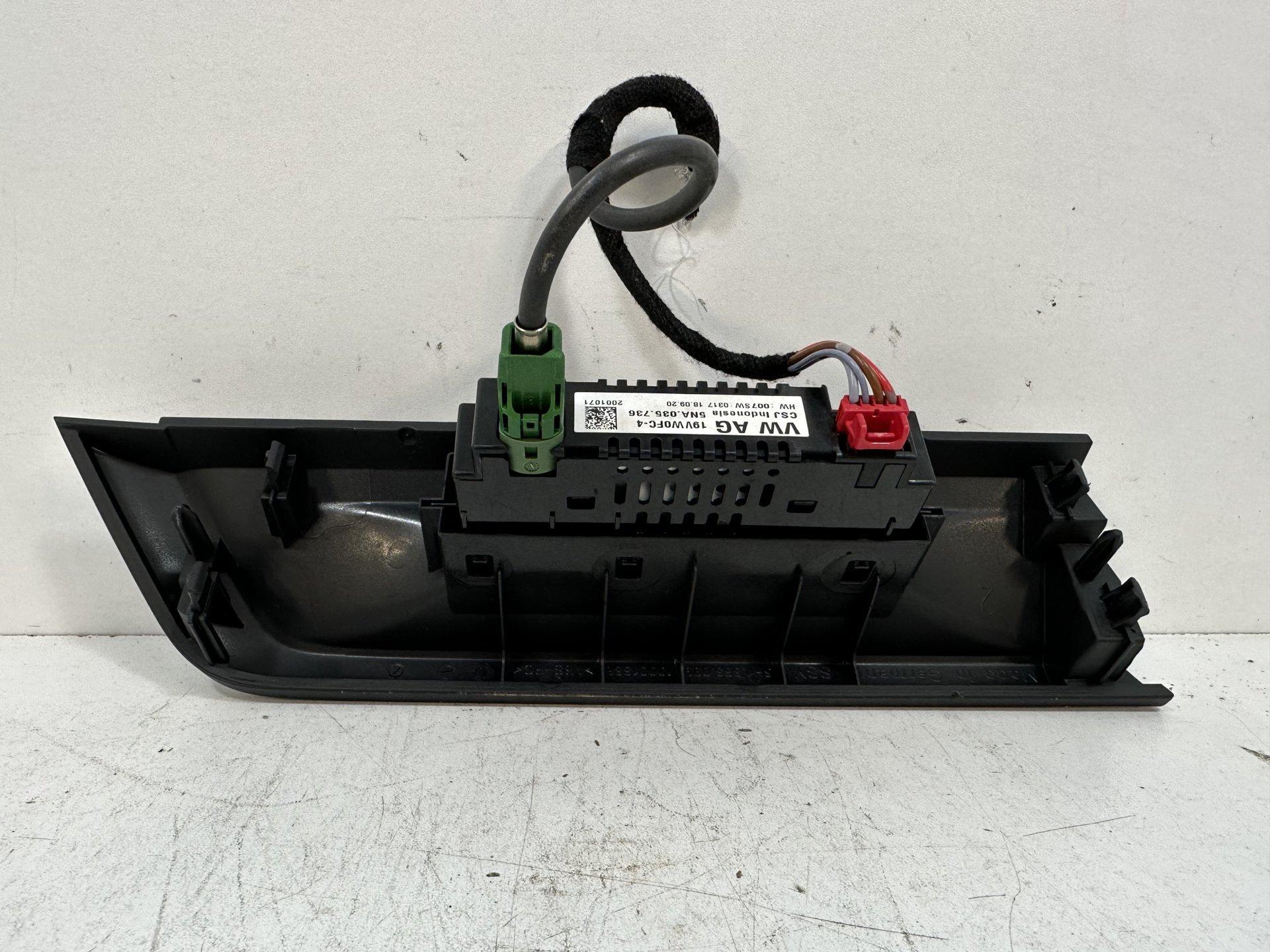 PRESA AUX/USB VOLKSWAGEN Golf Serie VIII 5NA035736 (19>)