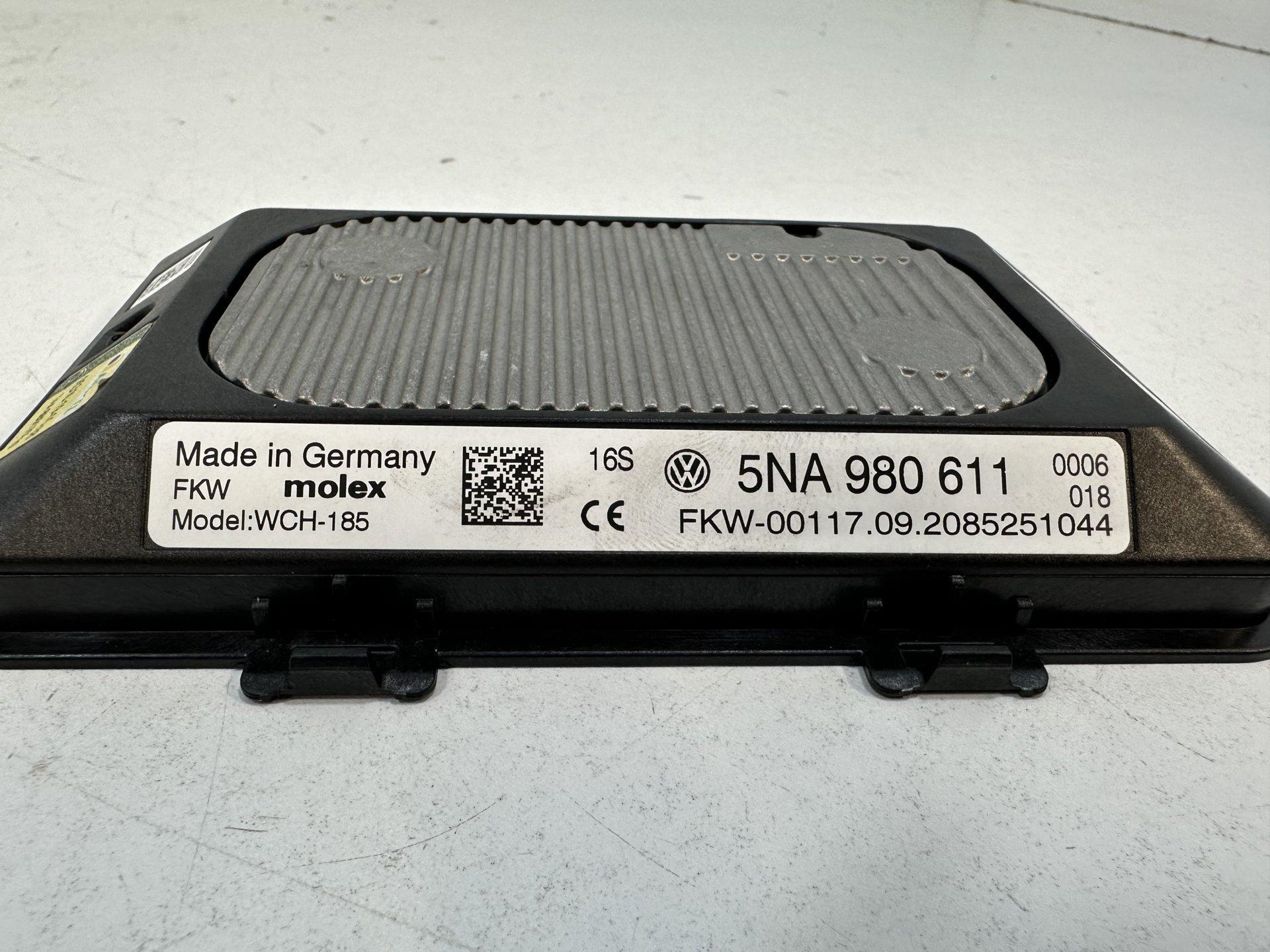 MODULO CARICABATTERIE PER CELLULARE VOLKSWAGEN Golf Serie VIII ...
