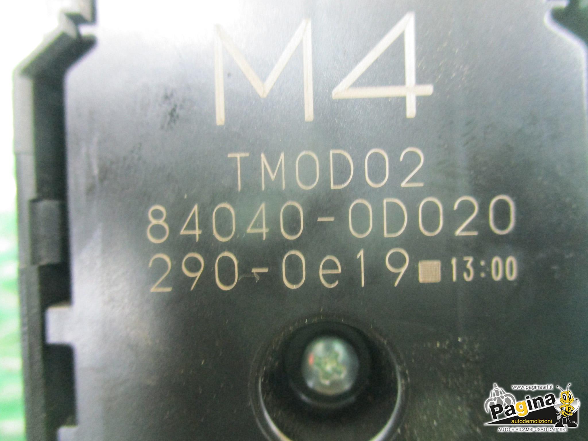 PULSANTIERA ANTERIORE SINISTRA TOYOTA Yaris Serie 84040-0D020 (20>)