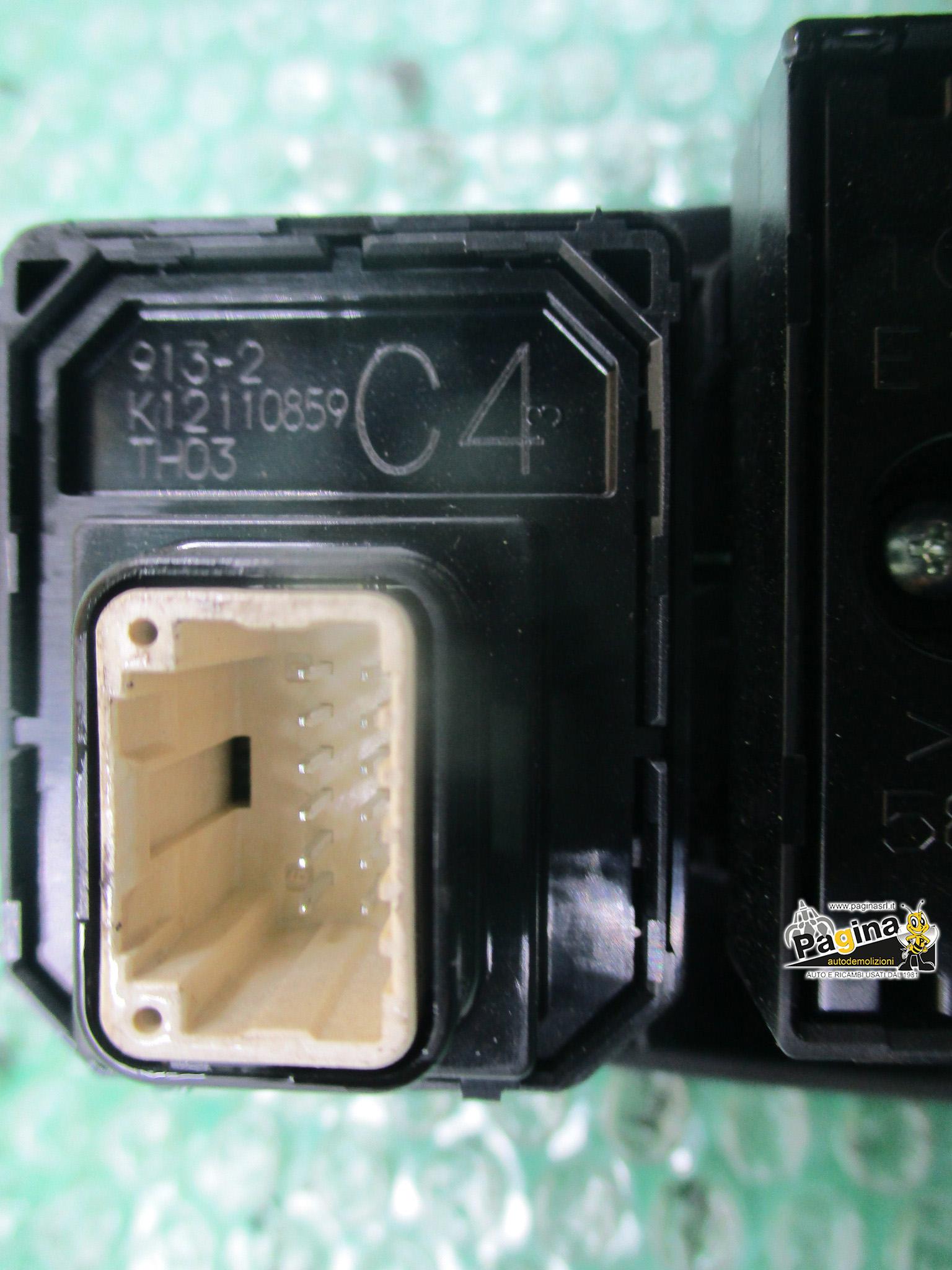 PULSANTIERA ANTERIORE SINISTRA TOYOTA Yaris Serie 84040-0D020 (20>)