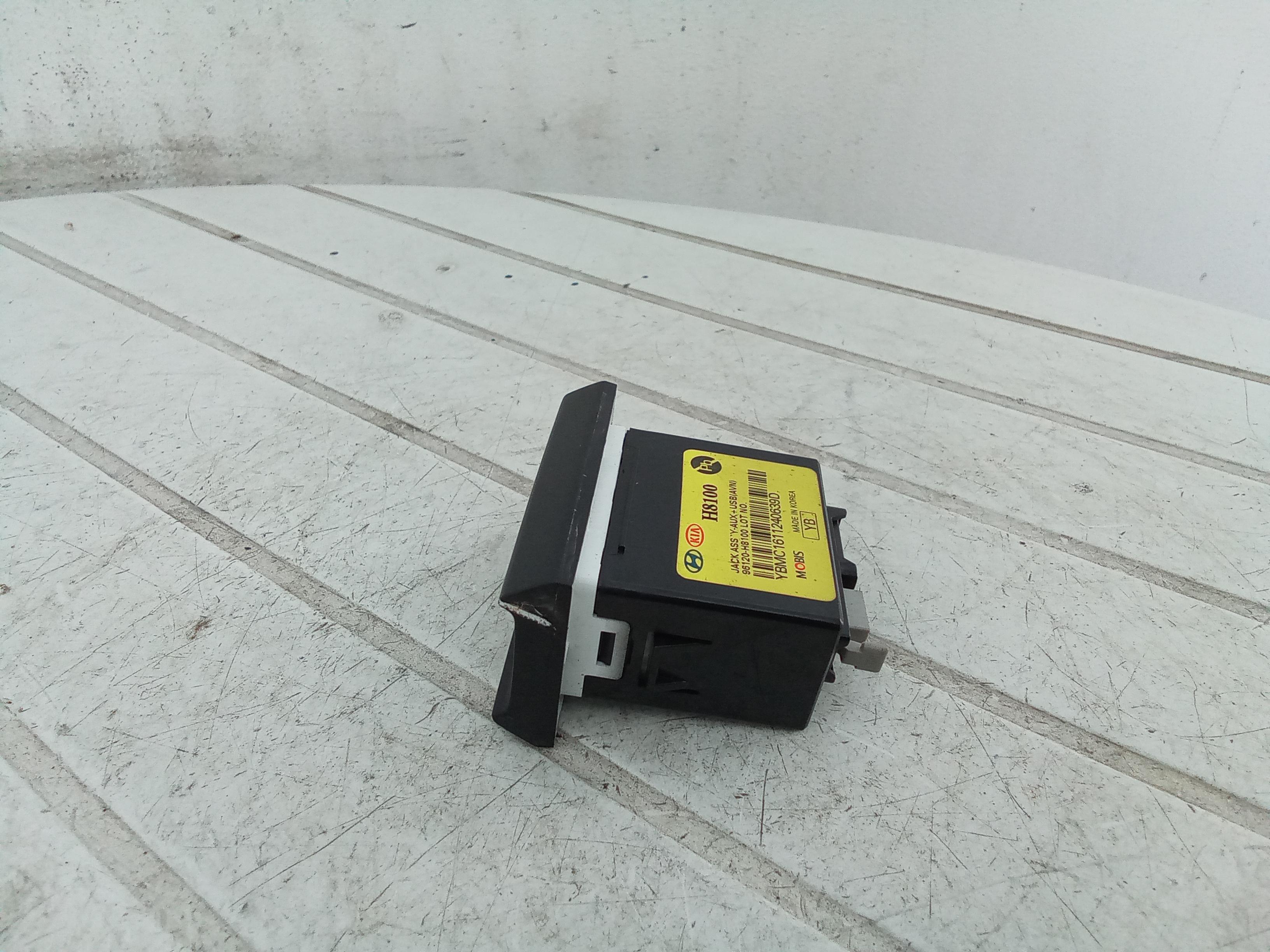 PRESA AUX/USB KIA Rio Serie (17>)