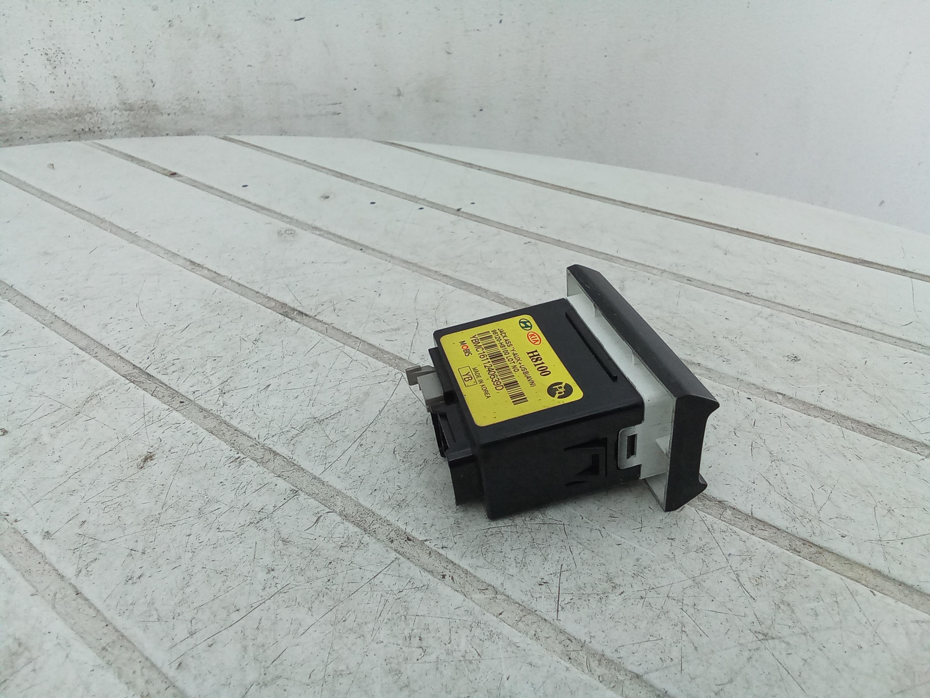 PRESA AUX/USB KIA Rio Serie (17>)