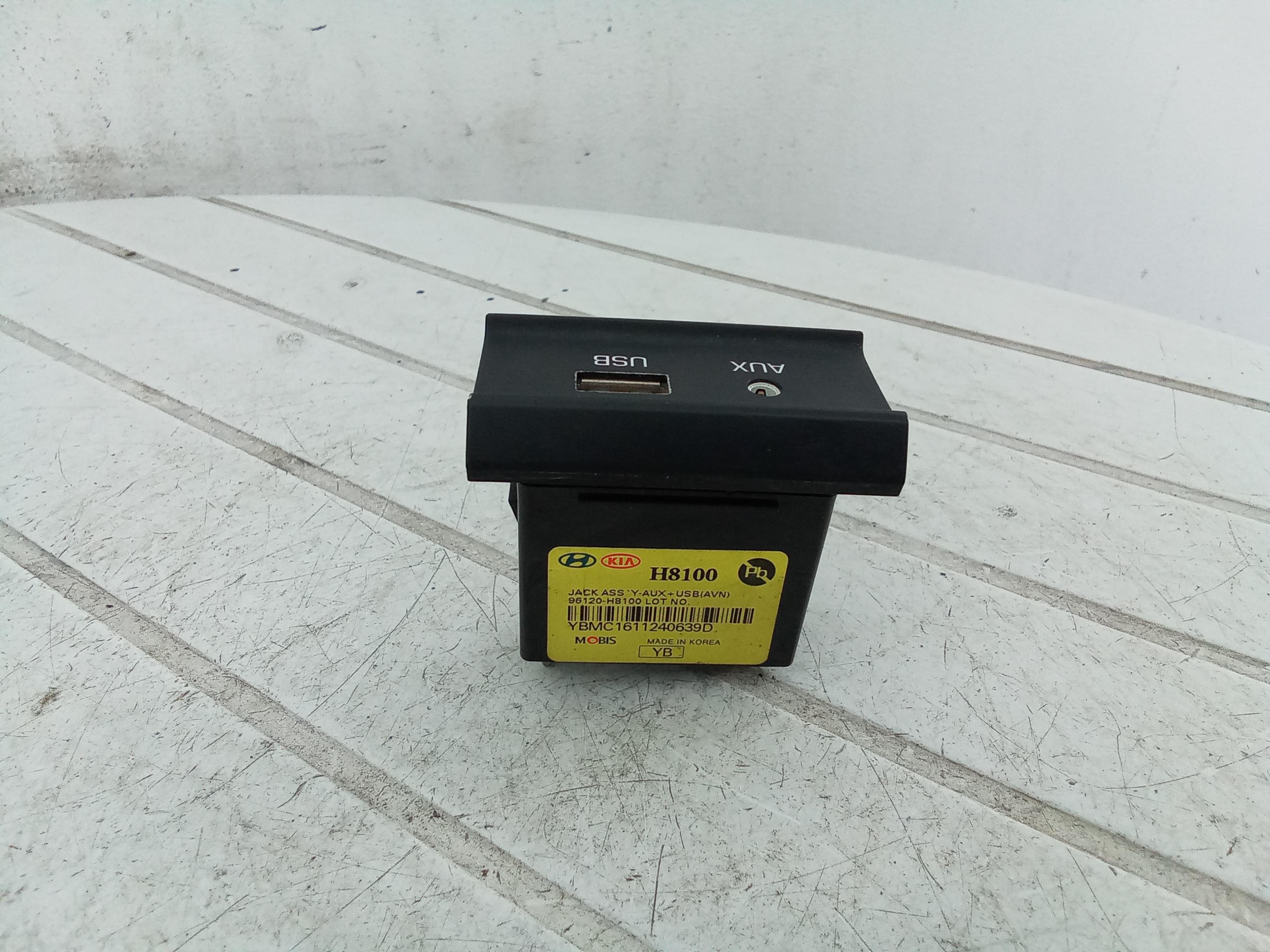 PRESA AUX/USB KIA Rio Serie (17>)