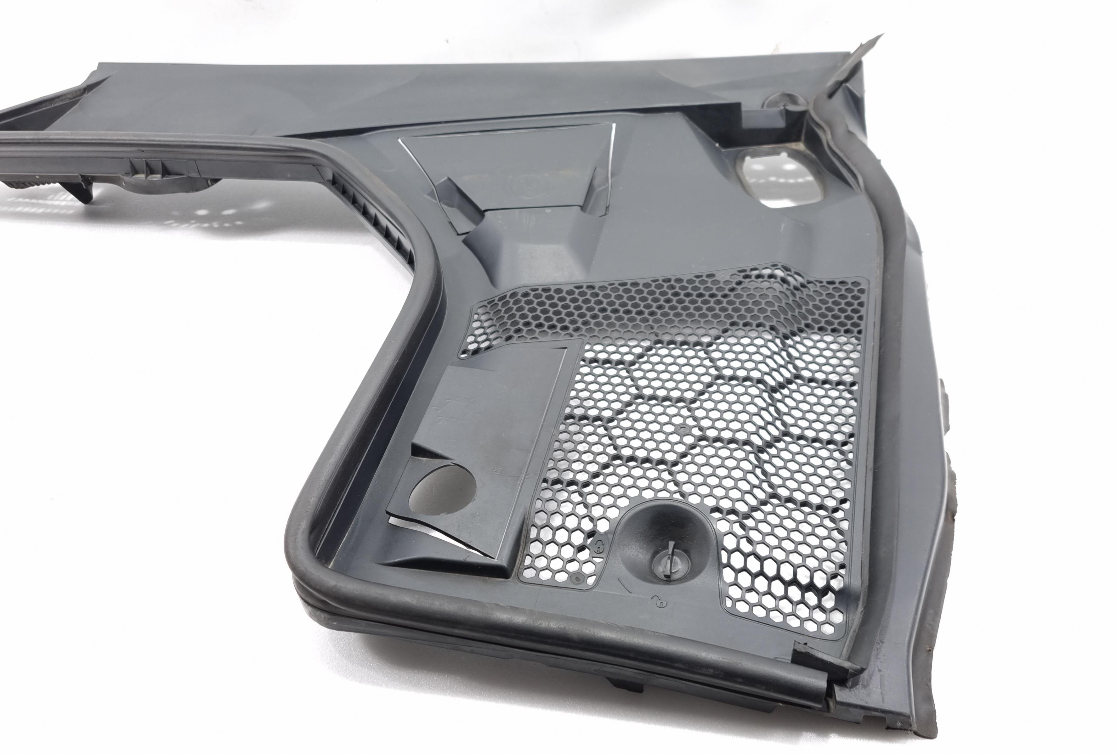 MODANATURA GOCCIOLATOIO SX MERCEDES Classe C Cabrio W205 A2058308902 (16>)