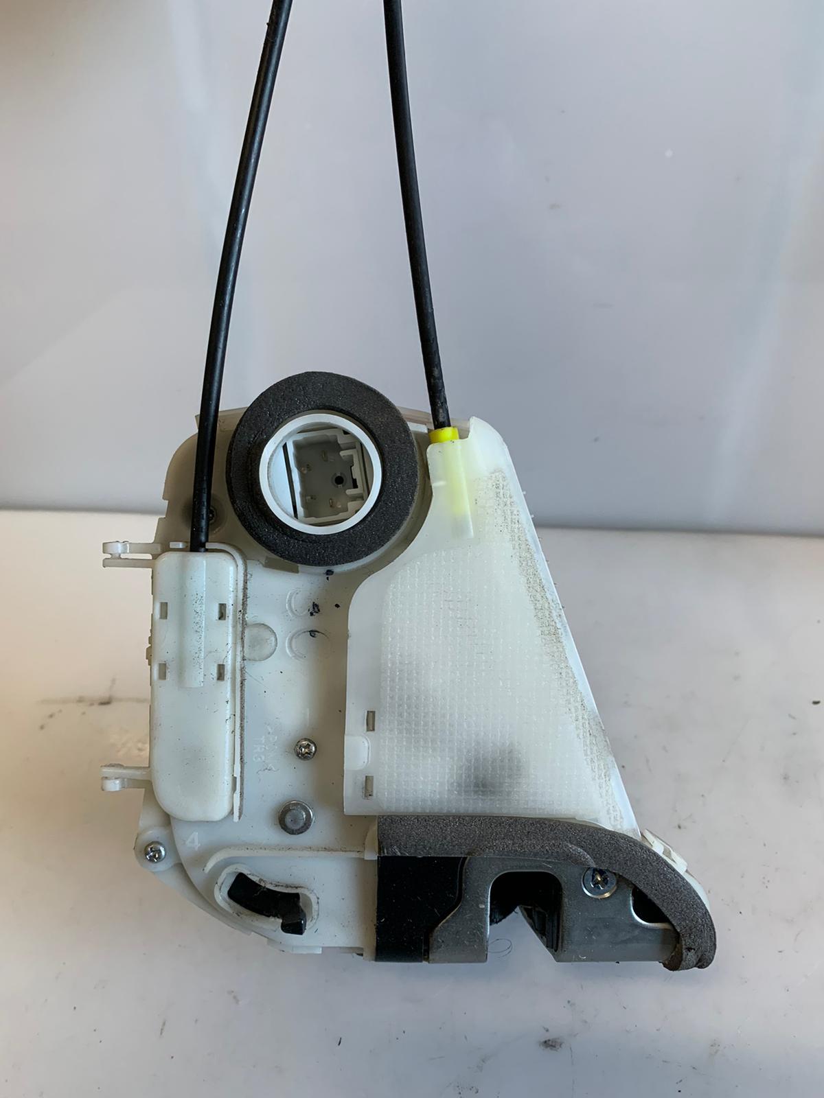 SERRATURA POSTERIORE DESTRA TOYOTA Yaris Serie (14>16)