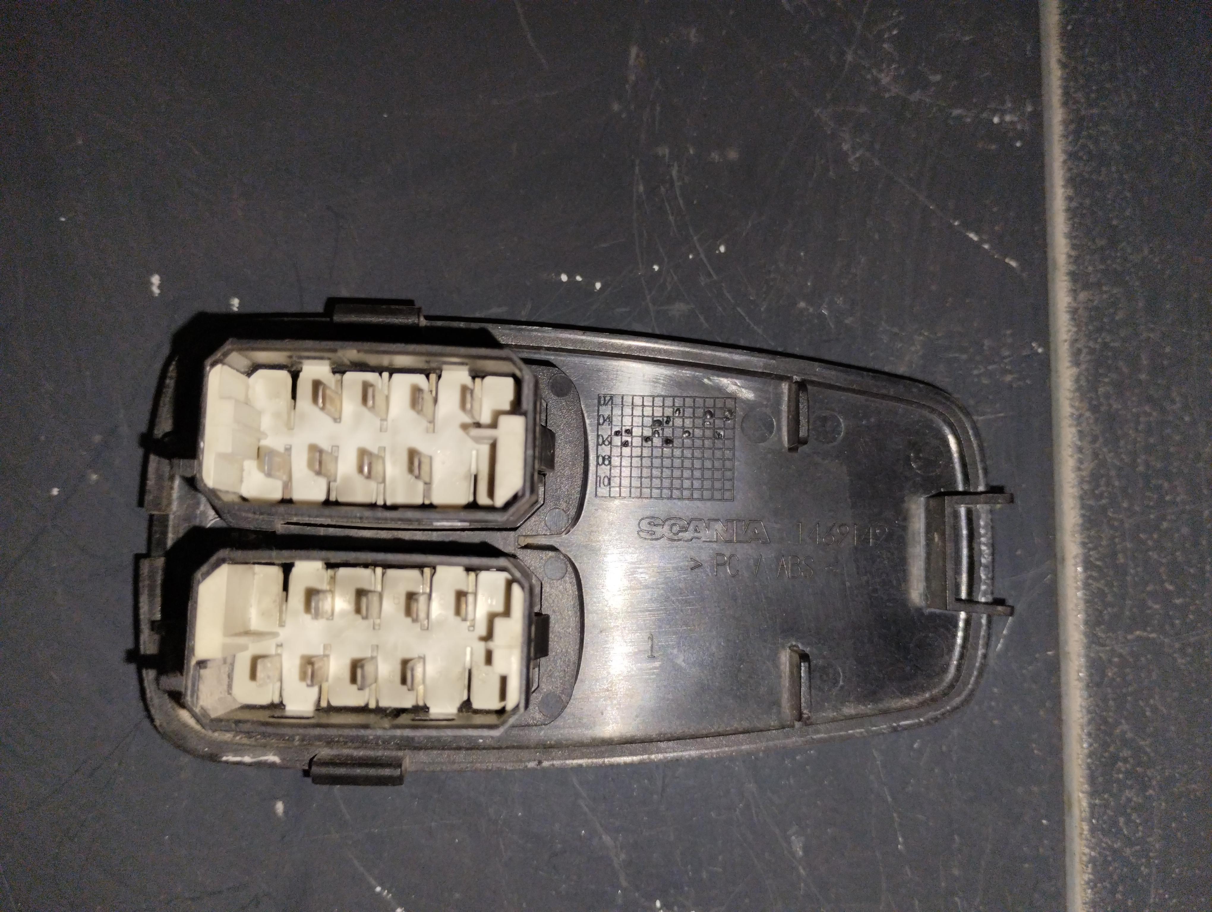 PULSANTIERA ANTERIORE DESTRA SCANIA R500 Serie 1469149 (04>)