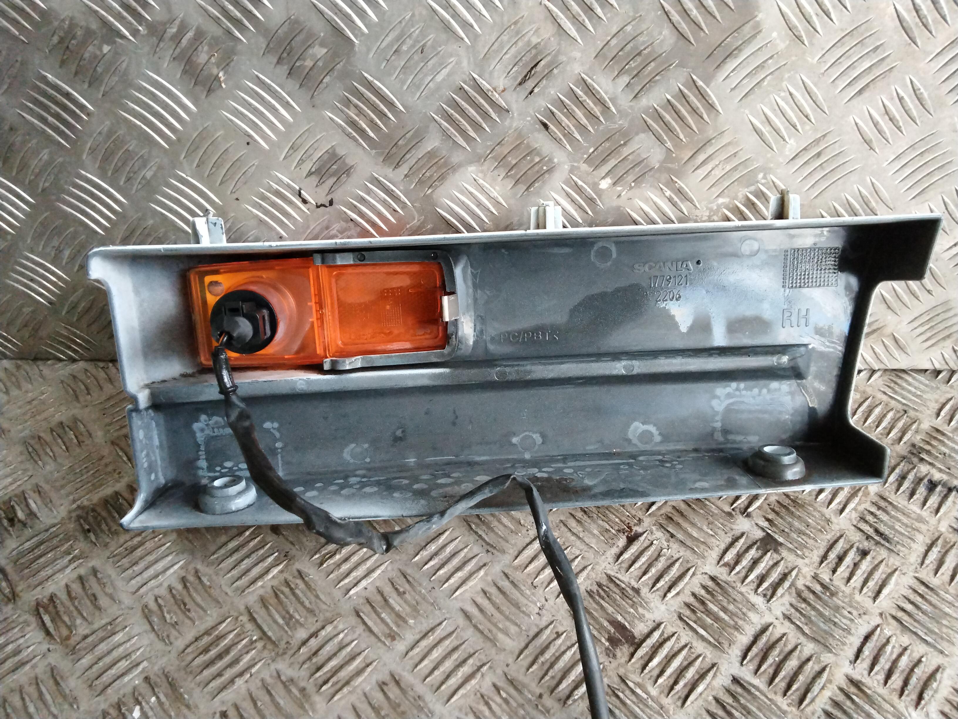 RIVESTIMENTO PEDANA SALITA DESTRA SCANIA R500 Serie 1779121 Diesel (04>)