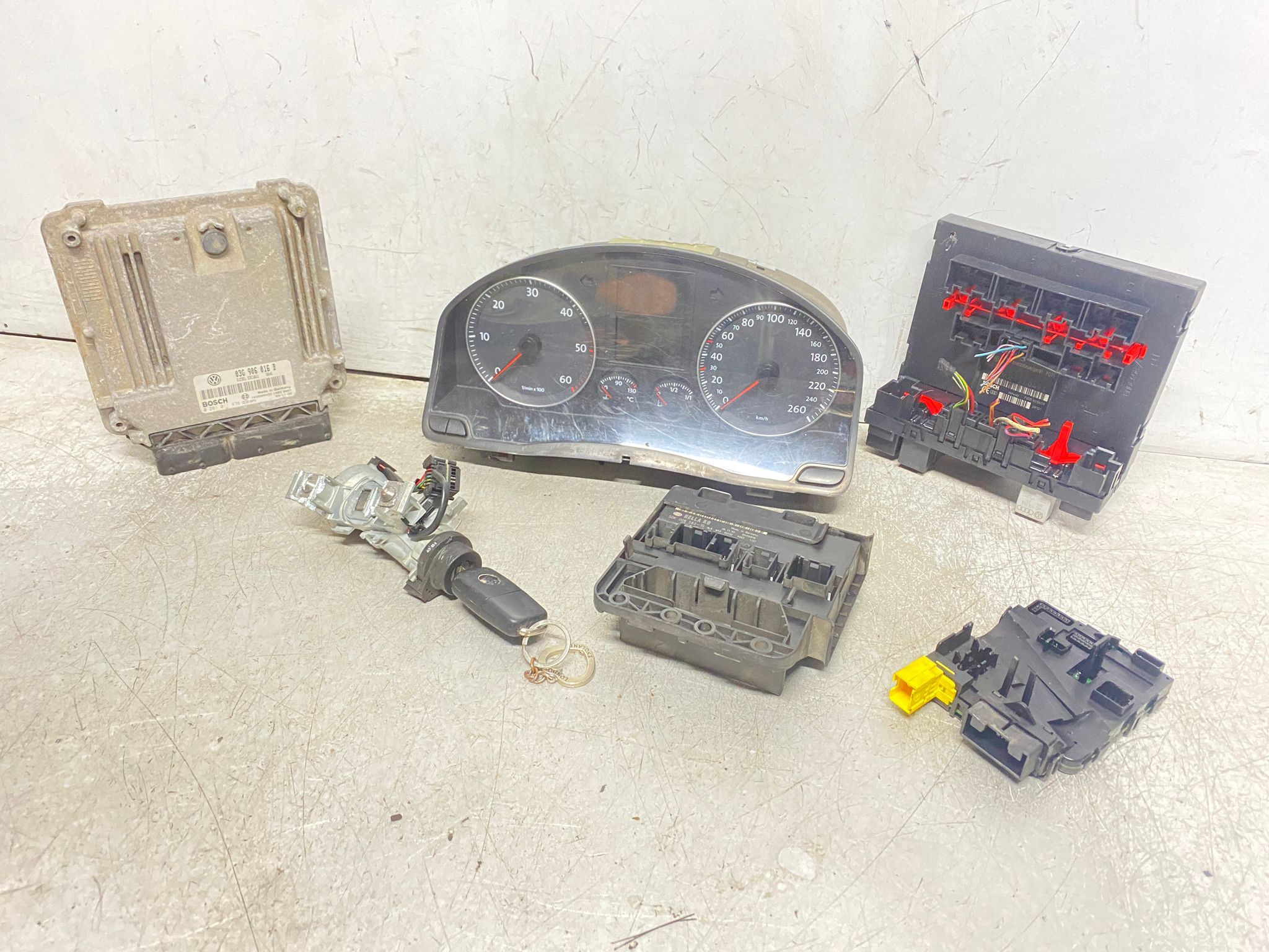 KIT CENTRALINA MOTORE VOLKSWAGEN Golf 5 Berlina 0 281 011 478 BKC, BLS ...