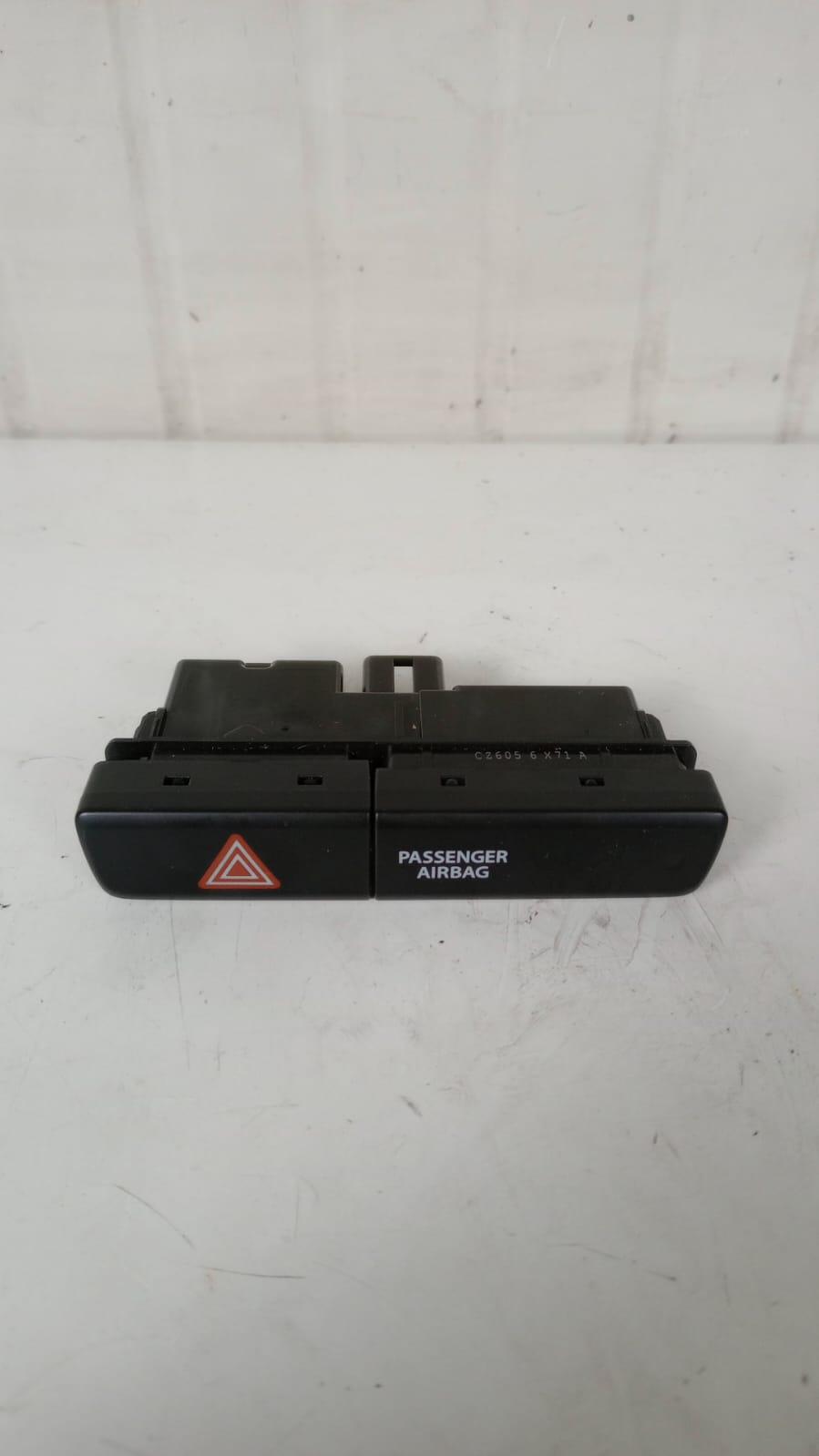 SUZUKI Vitara Serie (15>19) PULSANTE LUCI DI EMERGENZA M16A