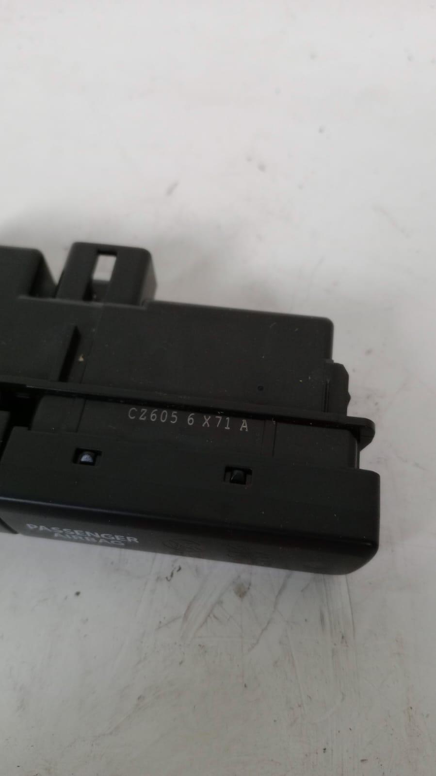 SUZUKI Vitara Serie (15>19) PULSANTE LUCI DI EMERGENZA M16A