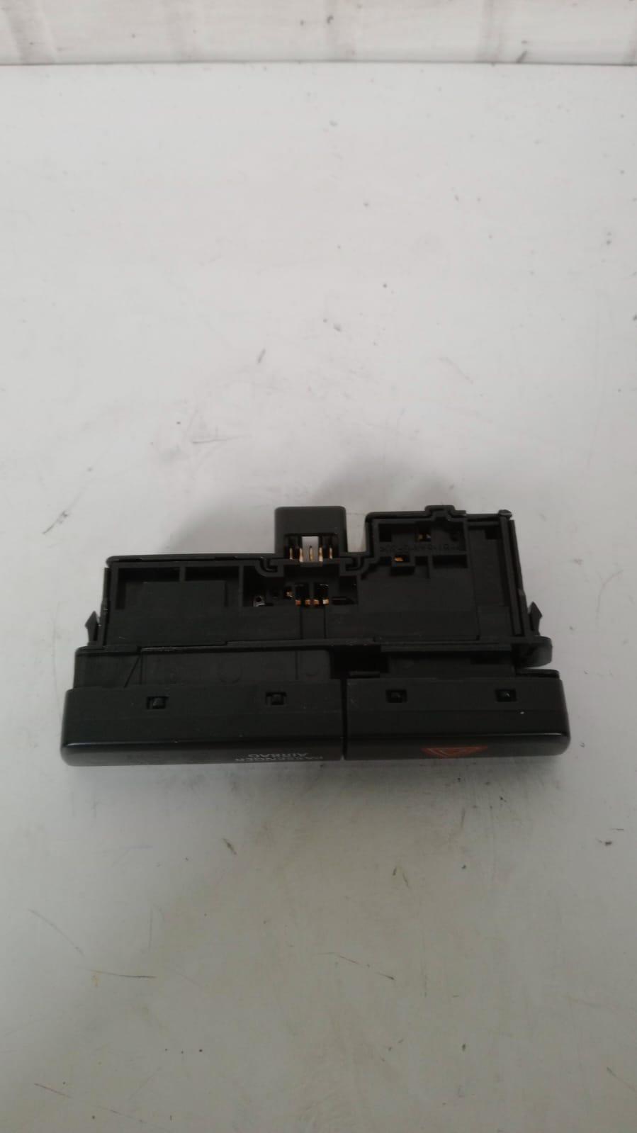 SUZUKI Vitara Serie (15>19) PULSANTE LUCI DI EMERGENZA M16A