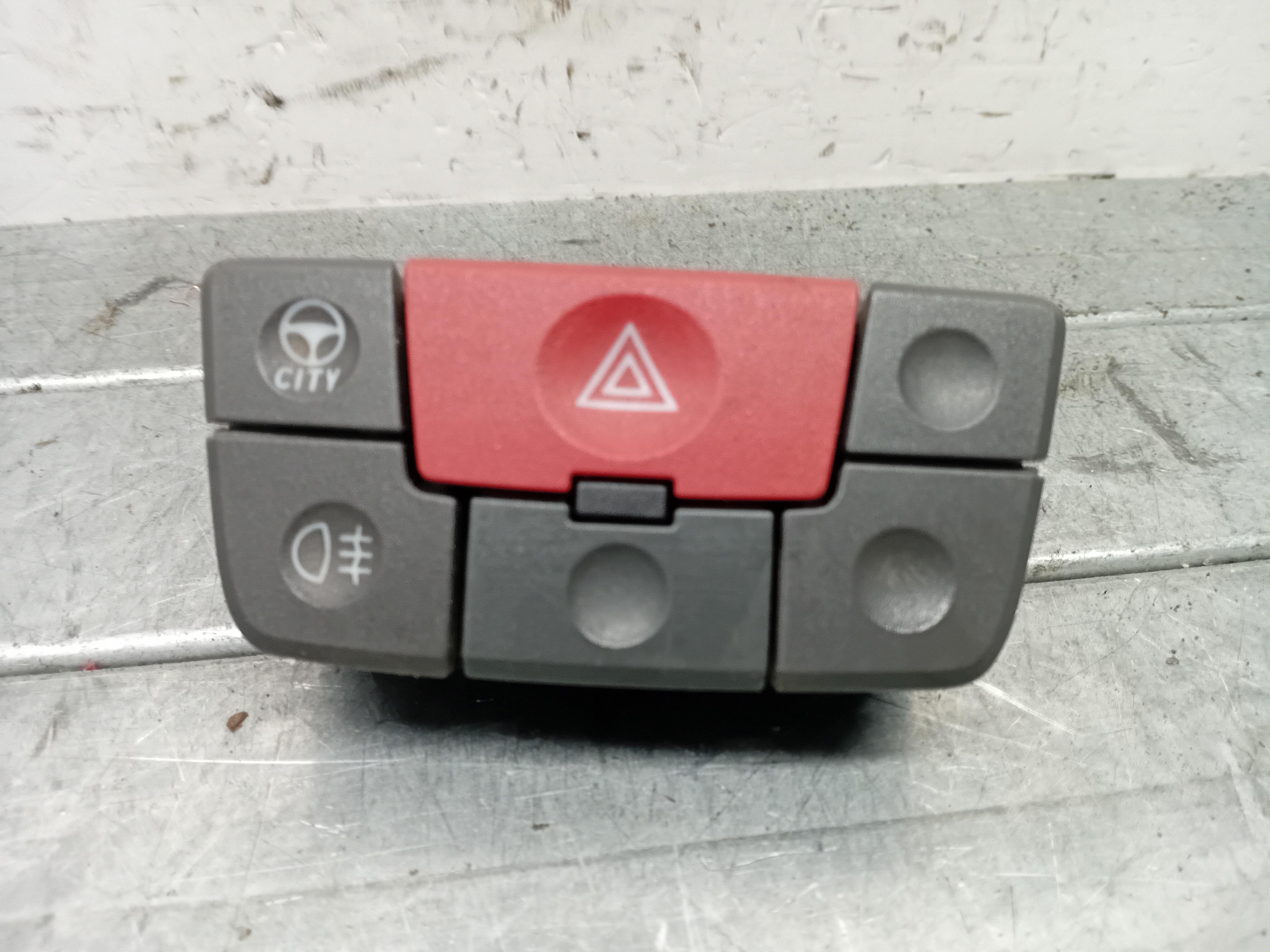 PULSANTE QUATTRO 4 FRECCE FIAT Panda VAN Serie 735357119 Benzina 1242 ...