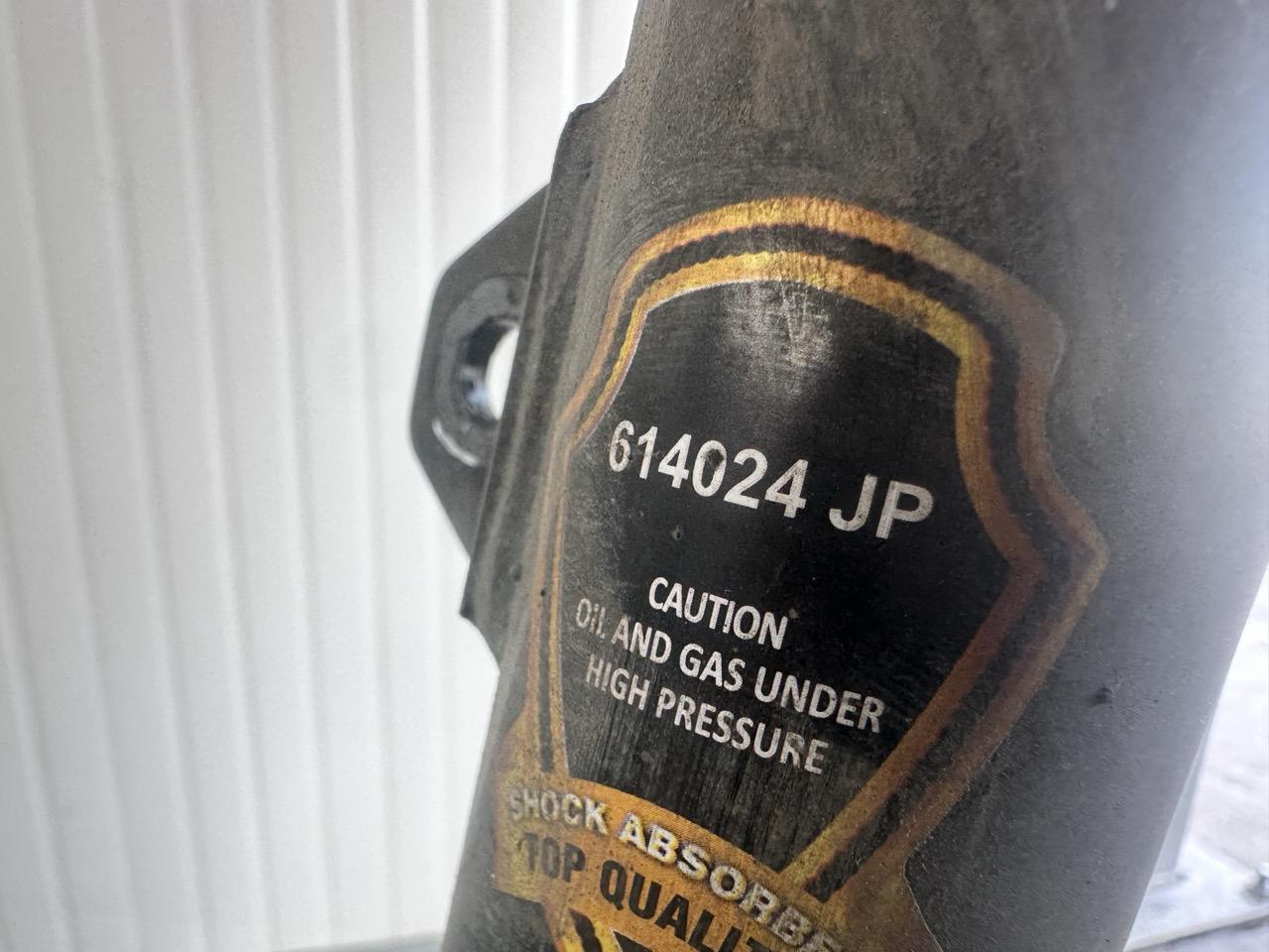 MASSA MECCANICA ANTERIORE DESTRA TOYOTA Corolla Berlina 3° Serie 3-5P 614024JP (02>04)