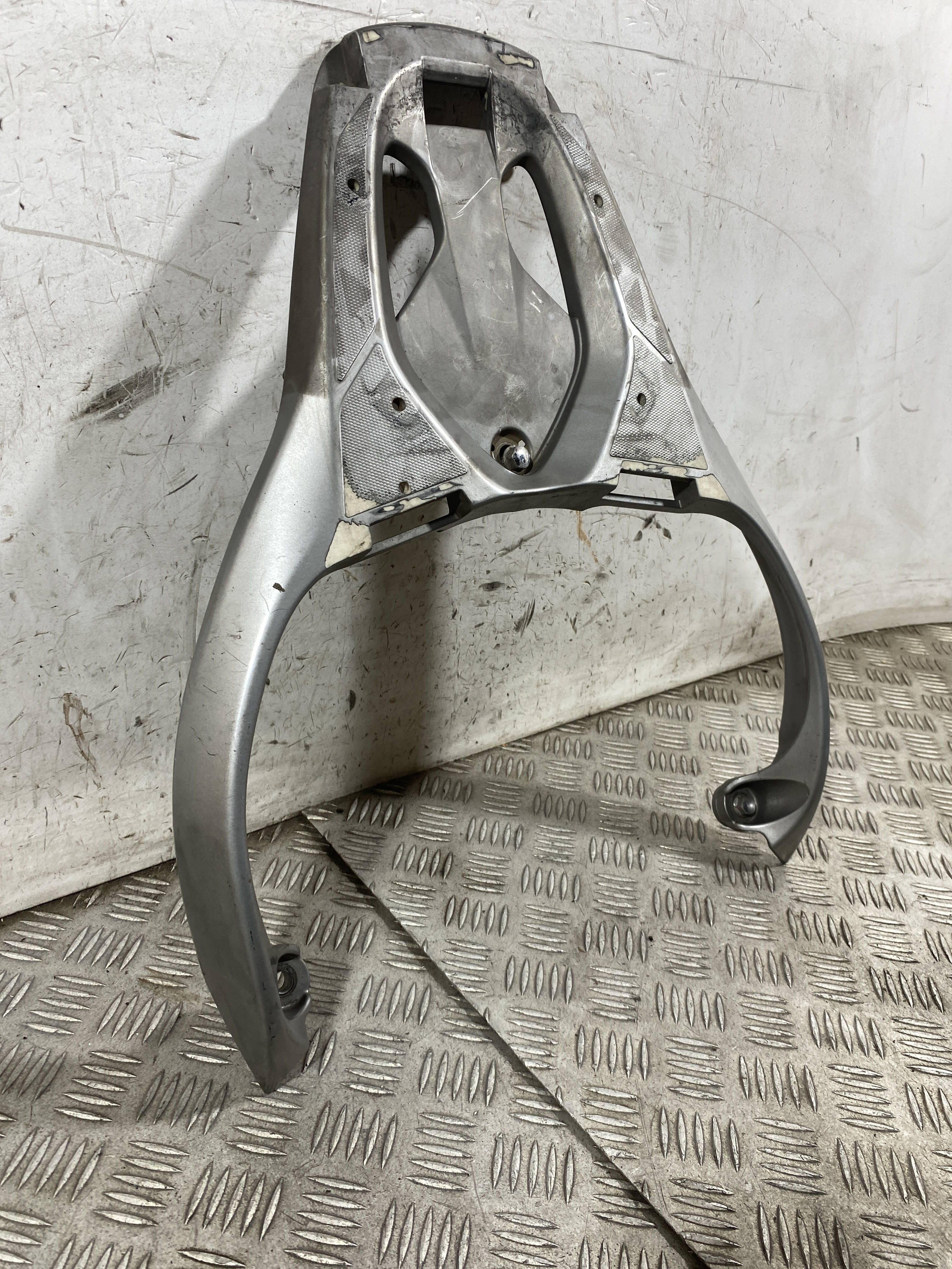 COPERCHIO STAFFA PORTAPACCHI HONDA SH 150cc (10>)