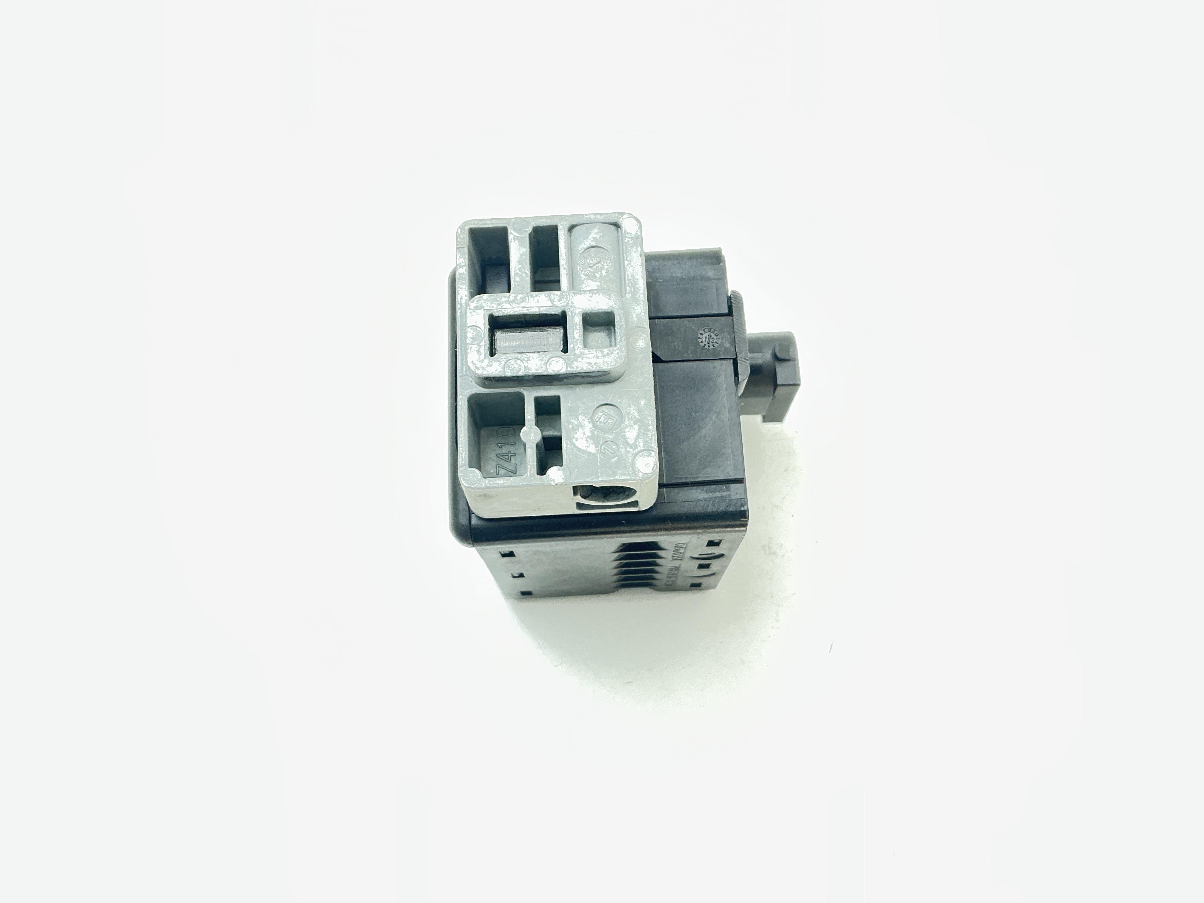 BLOCCASTERZO ELETTRICO RENAULT Megane III Grand Tour 8200604932 (08>15)